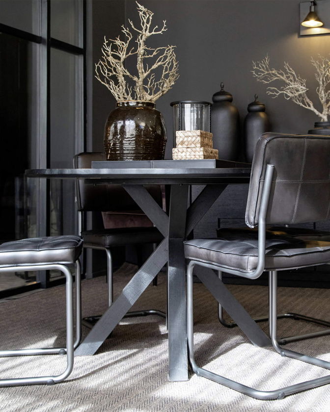 Tree matbord rund svart - Newport